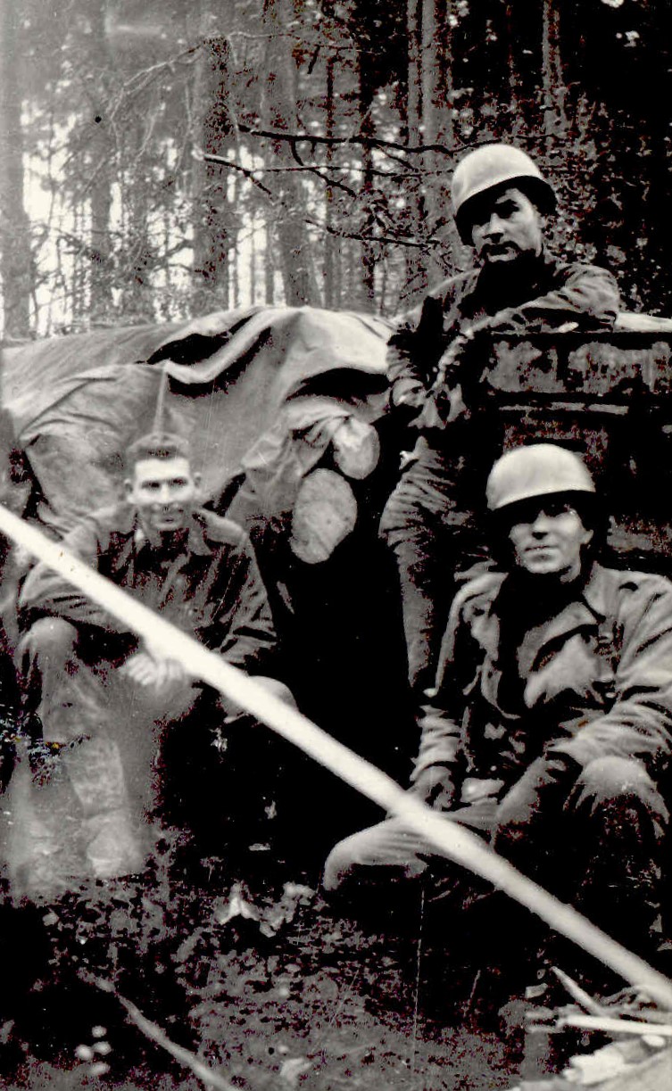 30- Ernie, M Sgt Yoakum & M Sgt Tewell - The Chamberlain Story